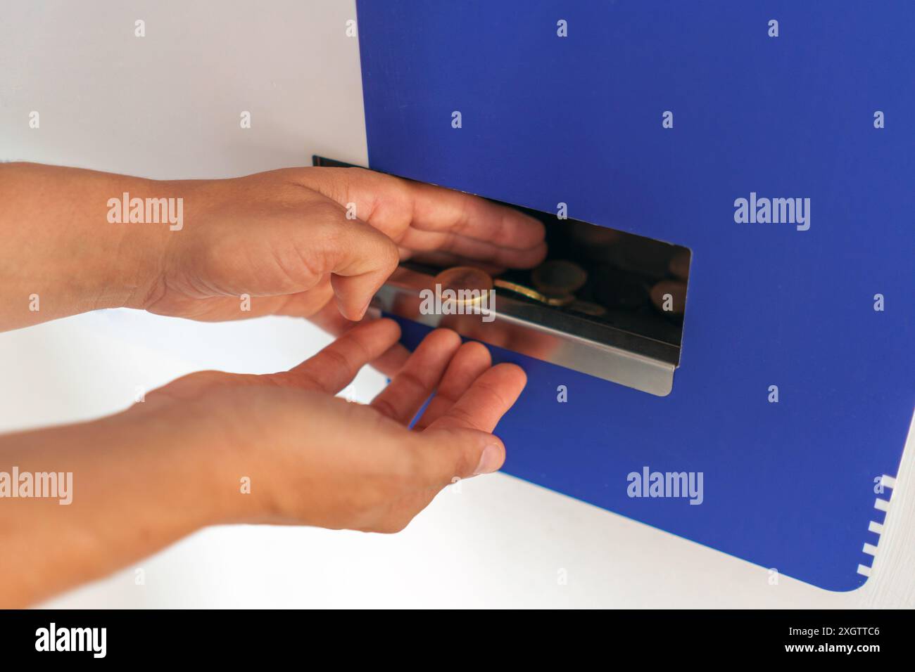 Woman's hands collecting coins from a cash exchange machine Stock Photo ...
