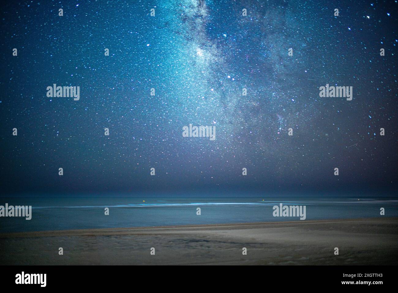 Milkyway over sea night hi-res stock photography and images - Alamy