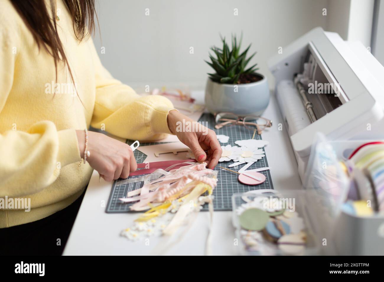 Cutter pad hi-res stock photography and images - Alamy