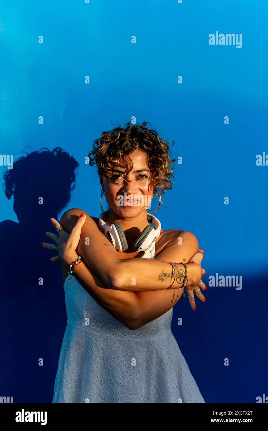 Arms around body hi-res stock photography and images - Alamy