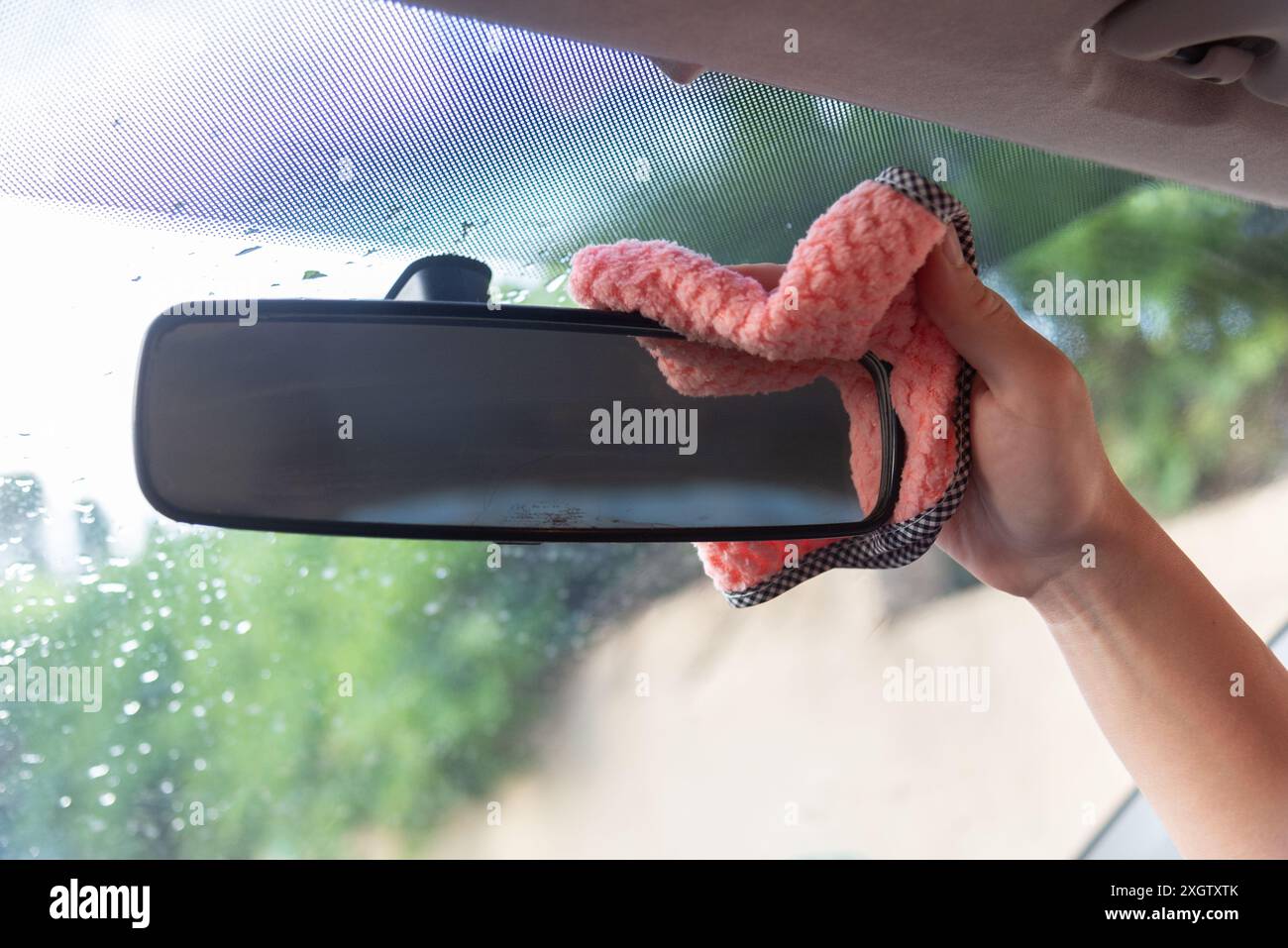 Wiping glass pink wipe hand hi-res stock photography and images - Alamy