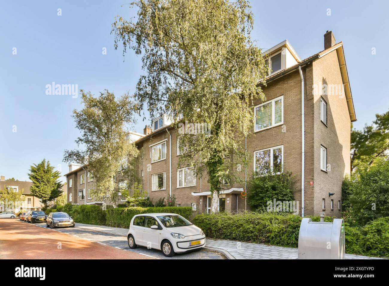 Contemporary multi story brick hi-res stock photography and images - Alamy