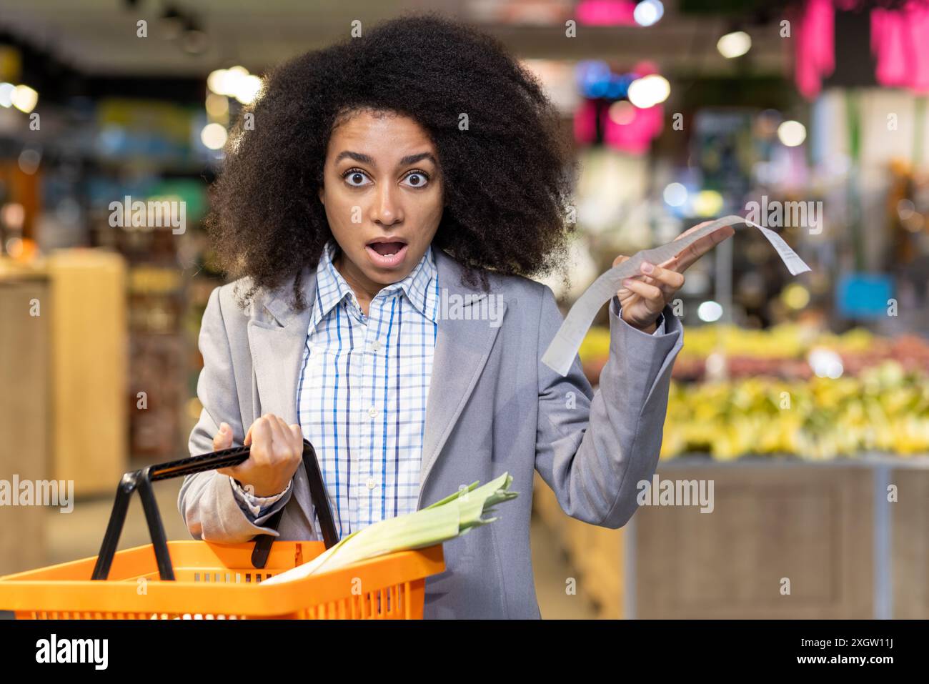 Woman shopping receipt shock hi-res stock photography and images - Alamy