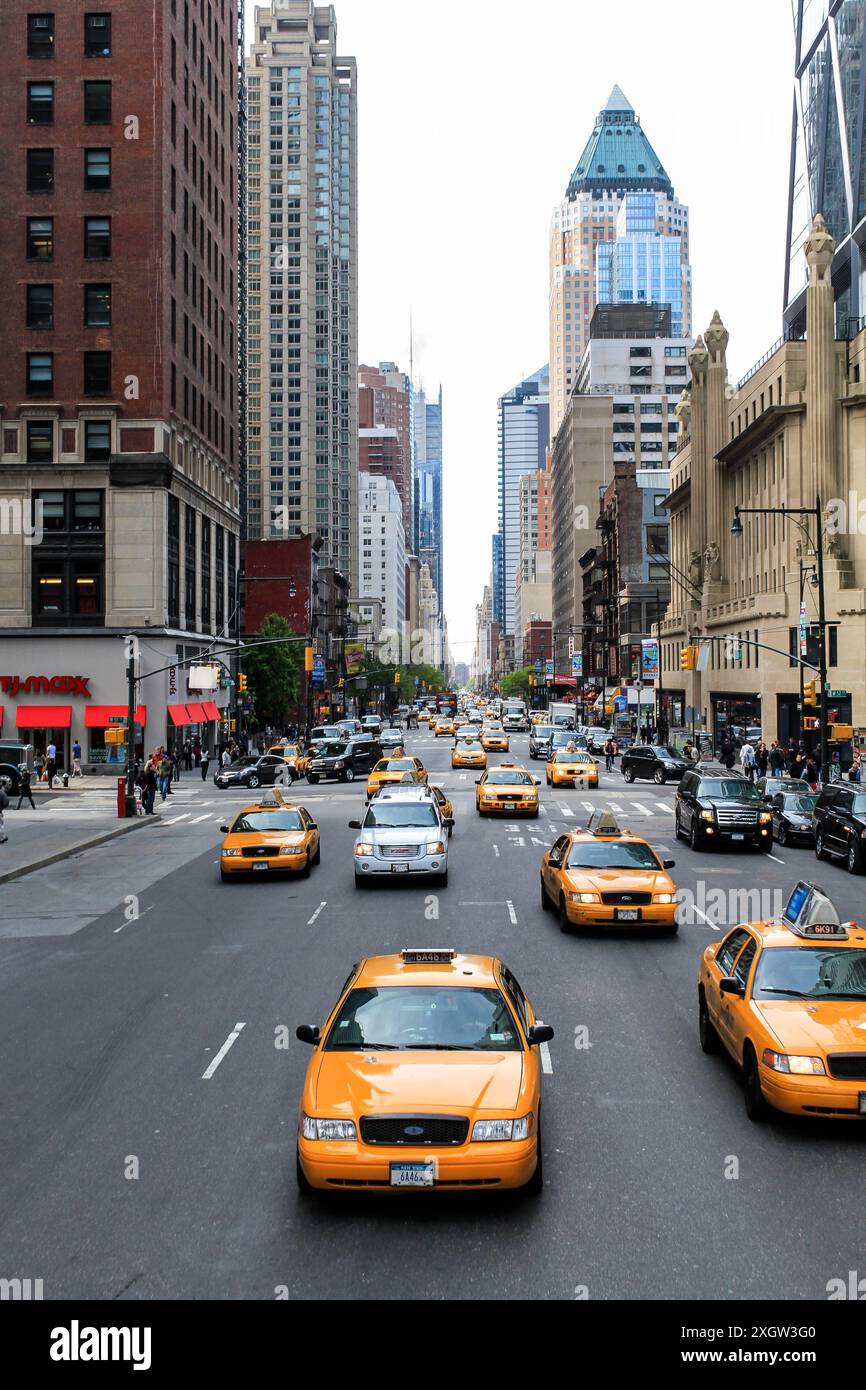 Elevated street view hi-res stock photography and images - Alamy