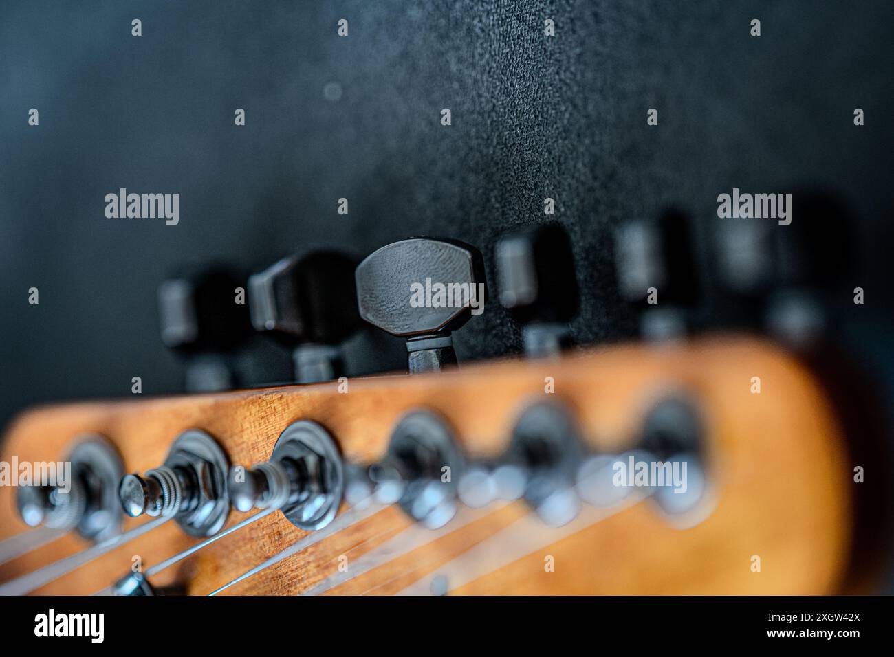 Guitar mechanics hi-res stock photography and images - Alamy