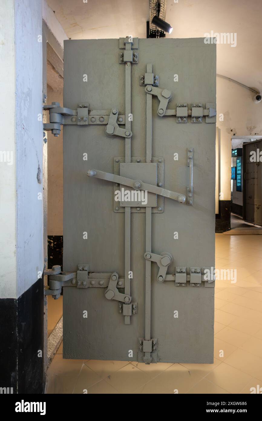 Gastight door hi-res stock photography and images - Alamy