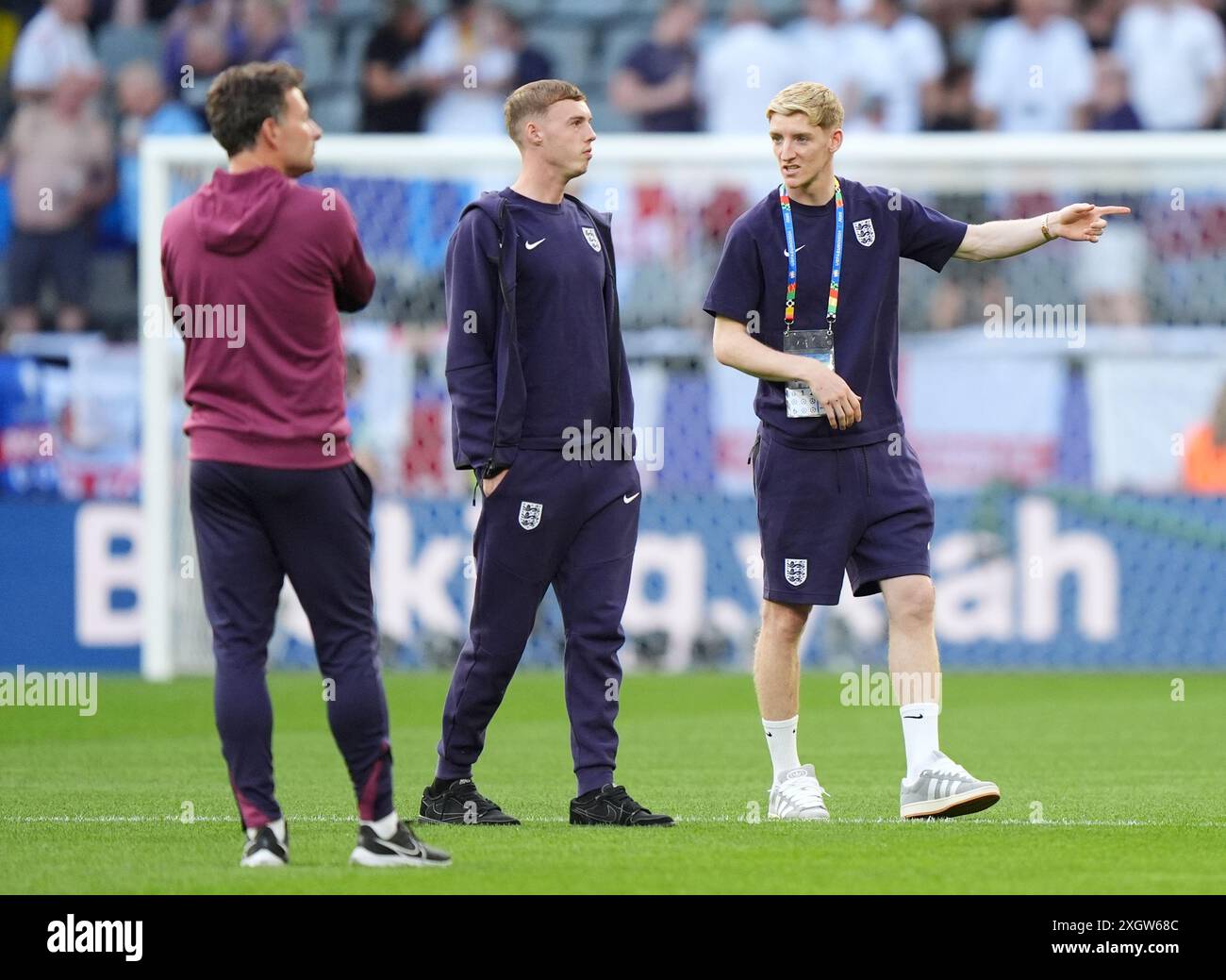 England's Cole Palmer and Anthony Gordon ahead of the UEFA Euro 2024 ...