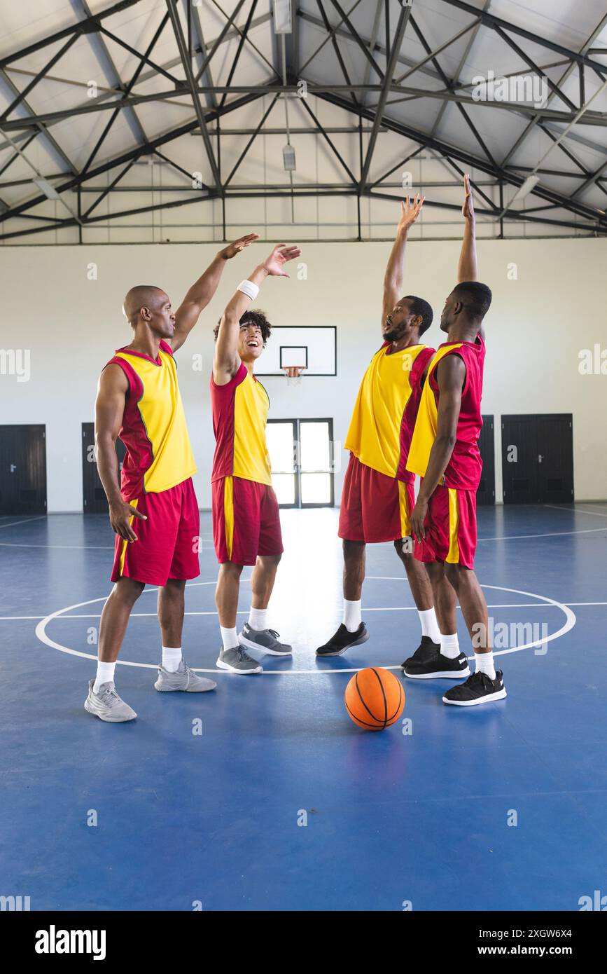 Basketball players high five hi-res stock photography and images - Alamy