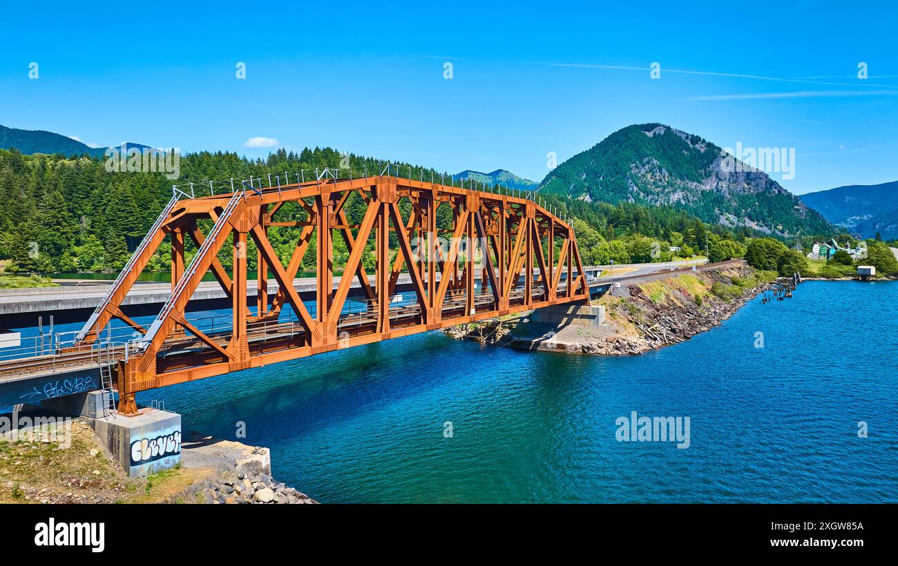 Rust colored mountain hi-res stock photography and images - Alamy