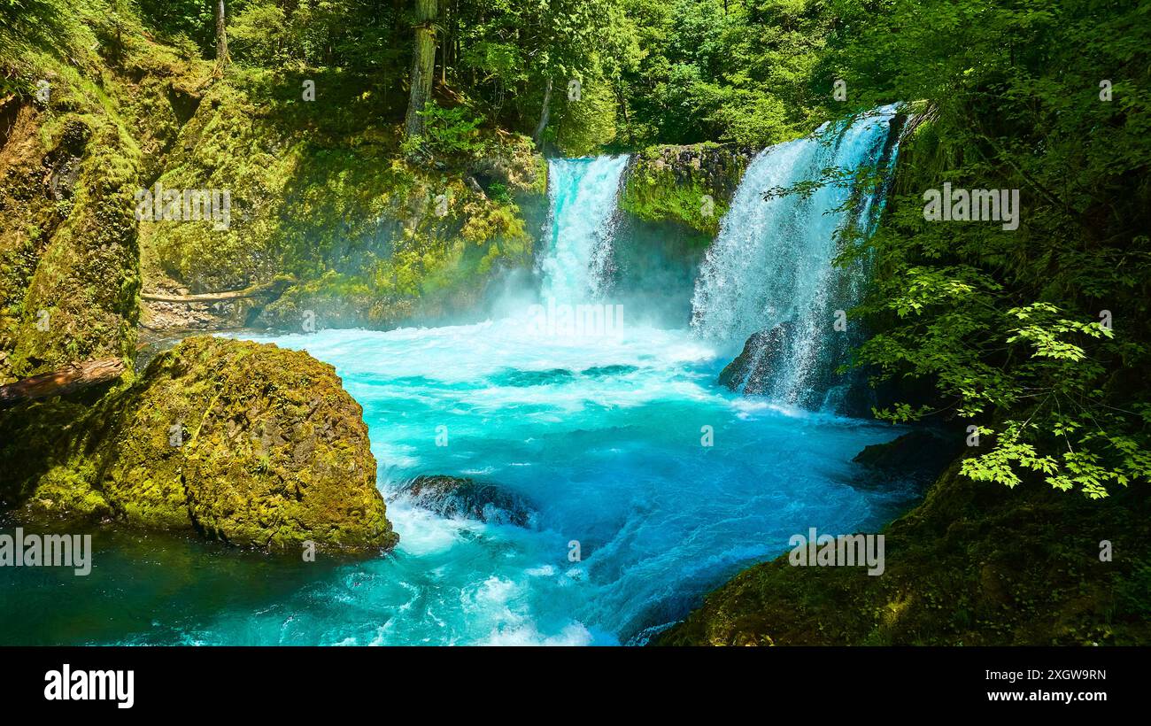 Eye level view cascade waterfall hi-res stock photography and images ...