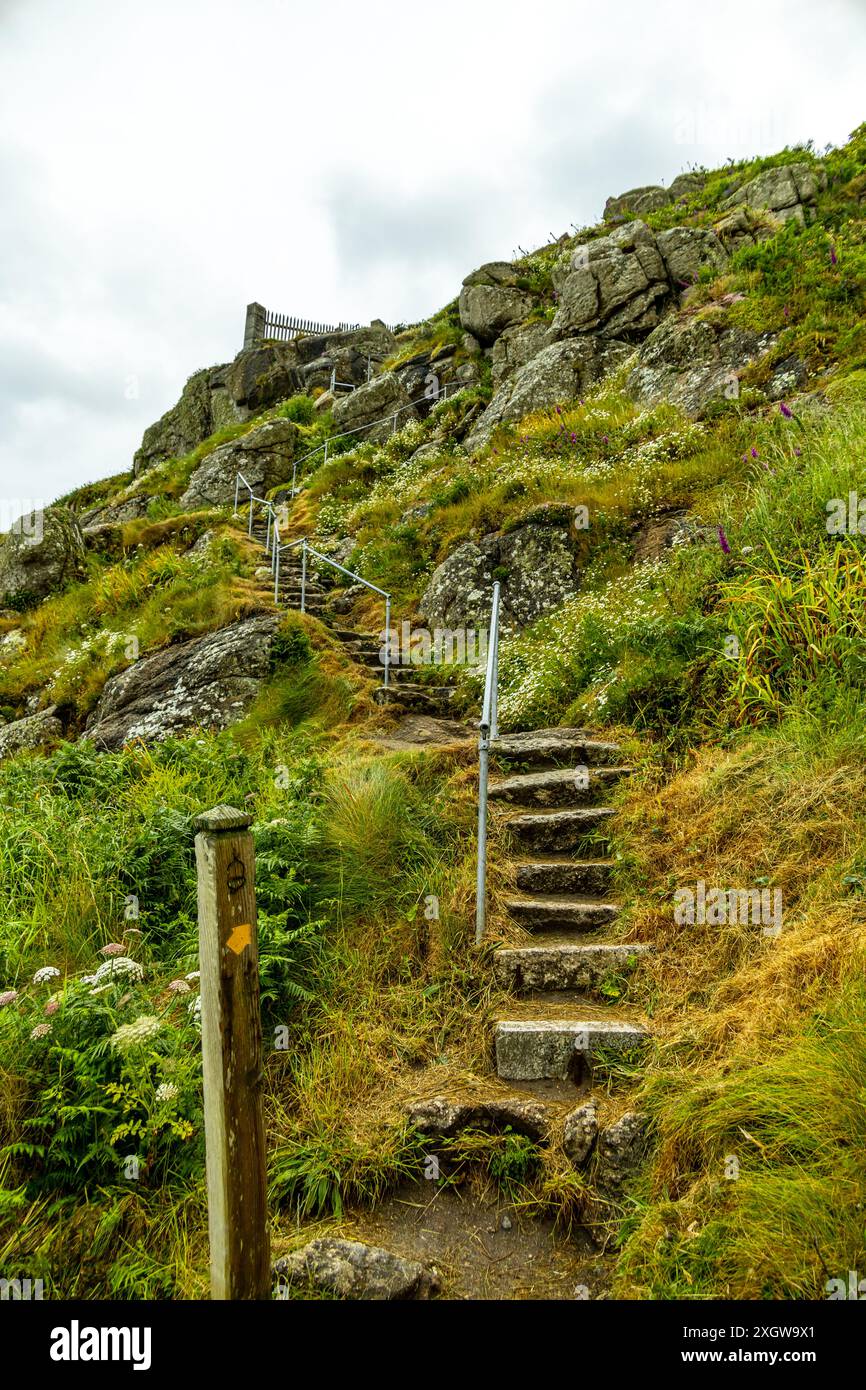 A short discovery tour on Porthcurno Beach to the beautiful Minack ...