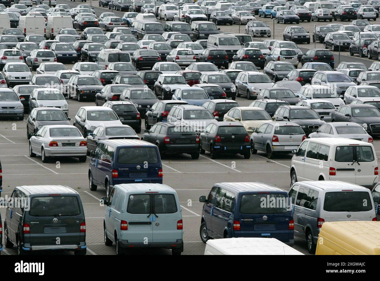 Parkplatz neuwagen hi-res stock photography and images - Alamy