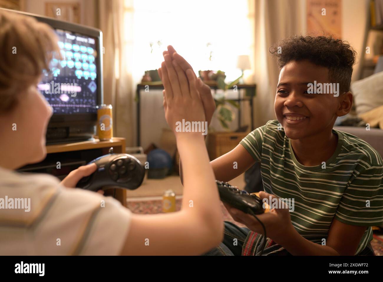 Tv set 90s hi-res stock photography and images - Alamy