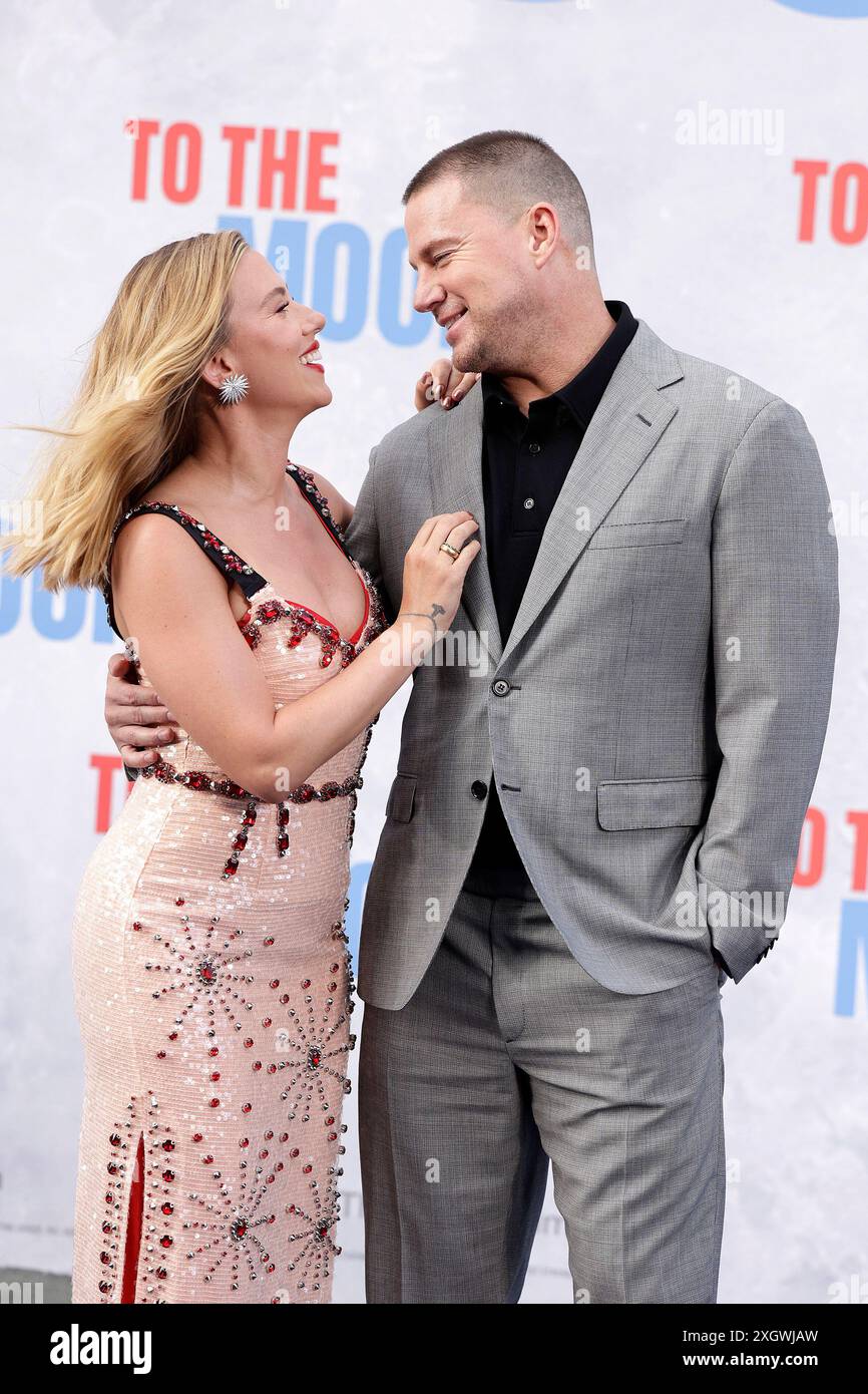 Channing tatum and actress scarlett johansson hi-res stock photography ...