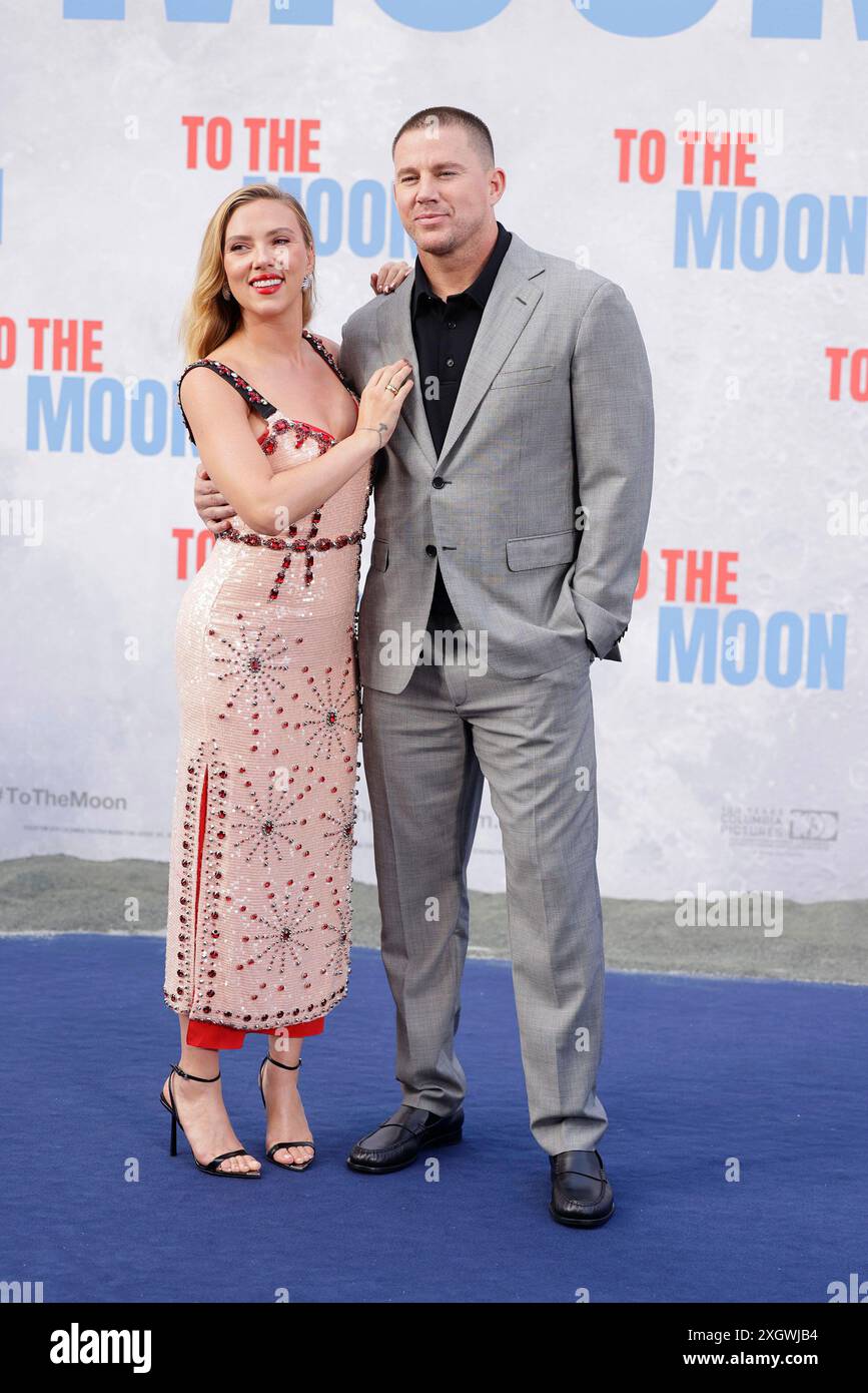 Channing tatum and actress scarlett johansson hi-res stock photography ...