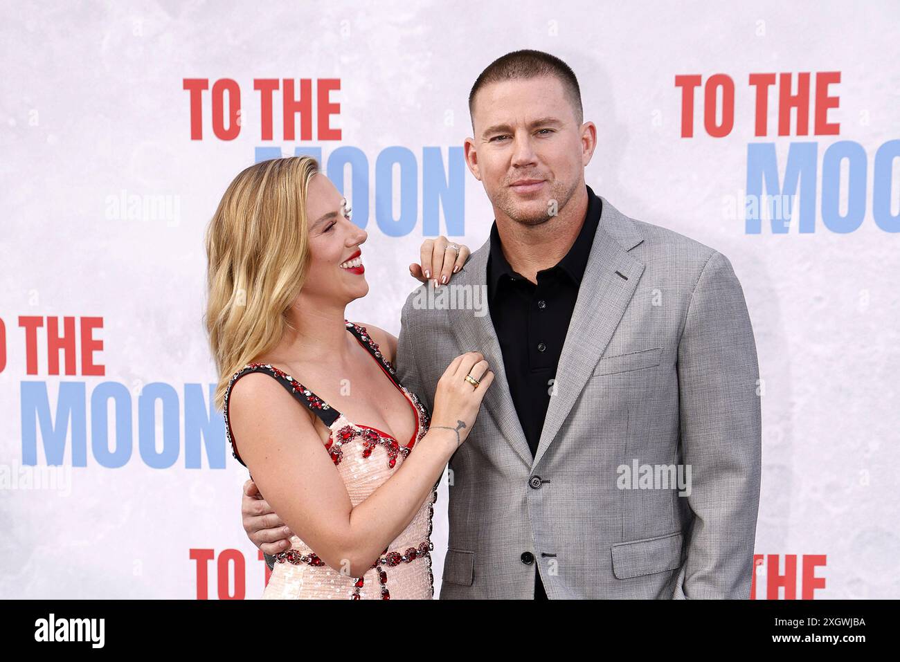 Channing tatum and actress scarlett johansson hi-res stock photography ...