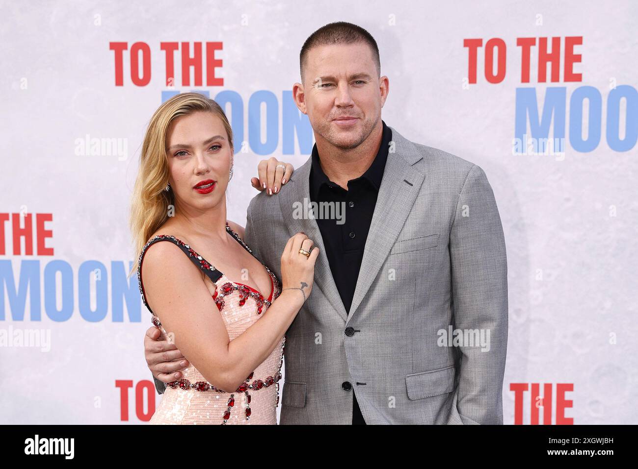 Channing tatum and actress scarlett johansson hi-res stock photography ...