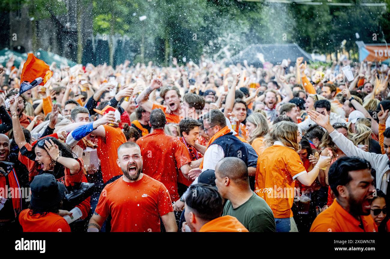 AMSTERDAM - Dutch fans during the semi-final in the Westergasfabriek at ...