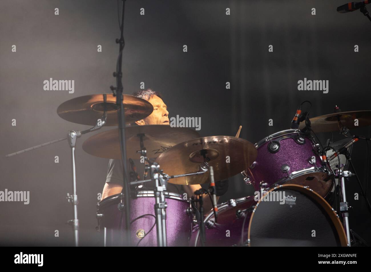 Drummer simon gilbert hi-res stock photography and images - Alamy
