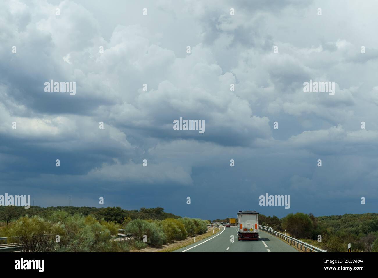 Semi truck on open highway hi-res stock photography and images - Alamy