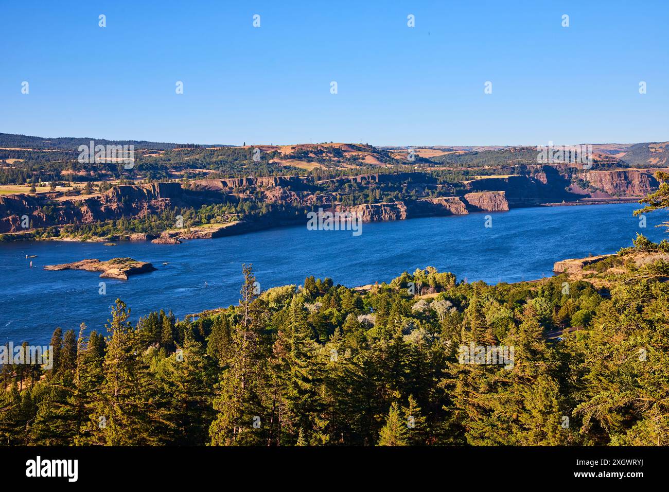 Aerial view columbia river gorge hi-res stock photography and images ...