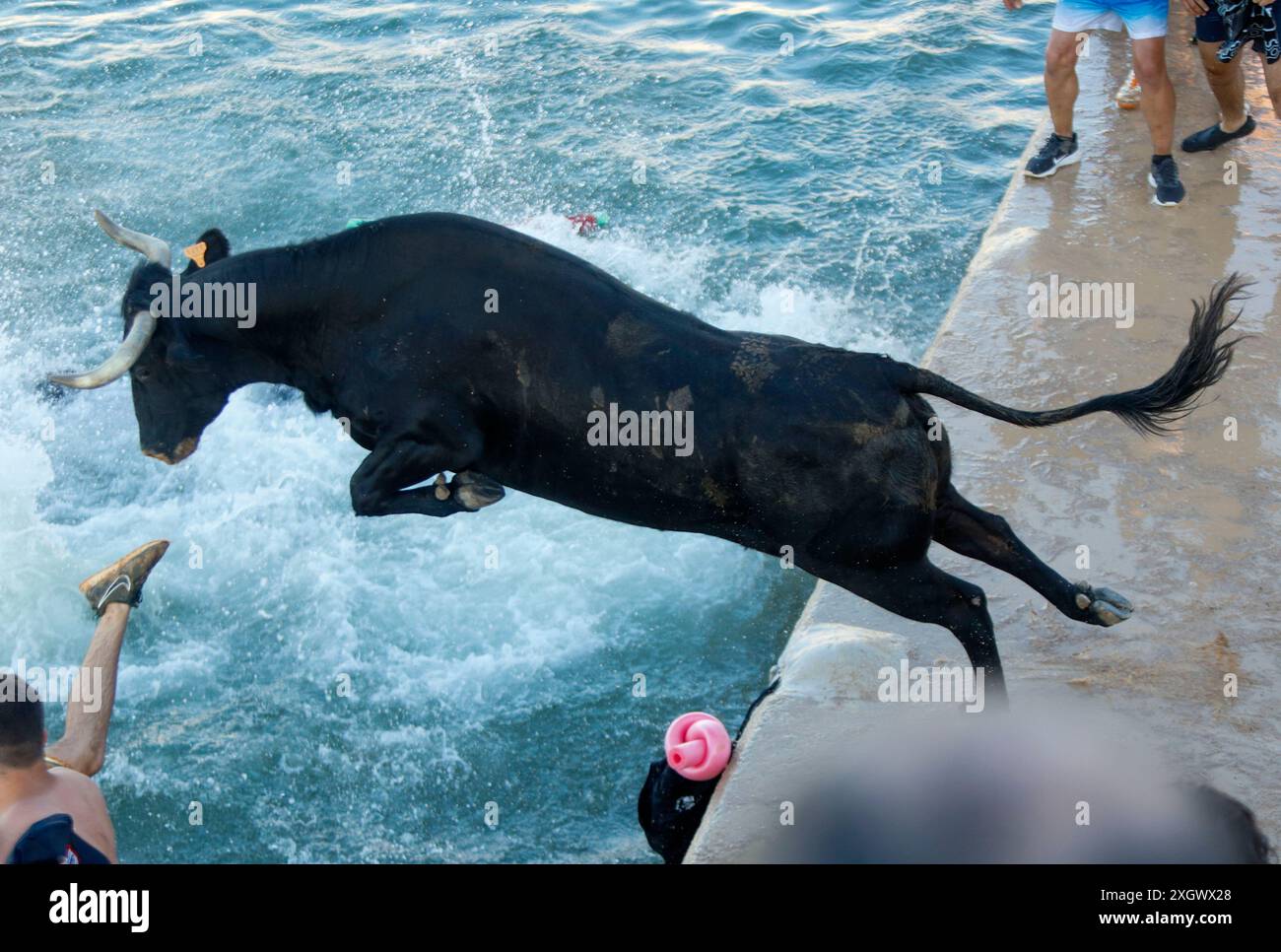 Bull goring hi-res stock photography and images - Alamy