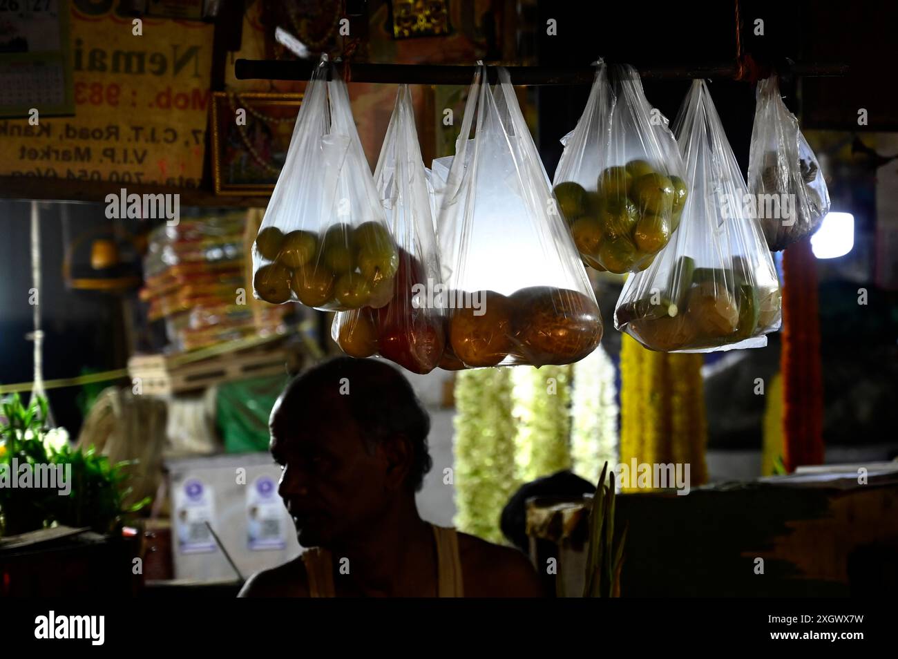 Single use plastic india market hi-res stock photography and images - Alamy