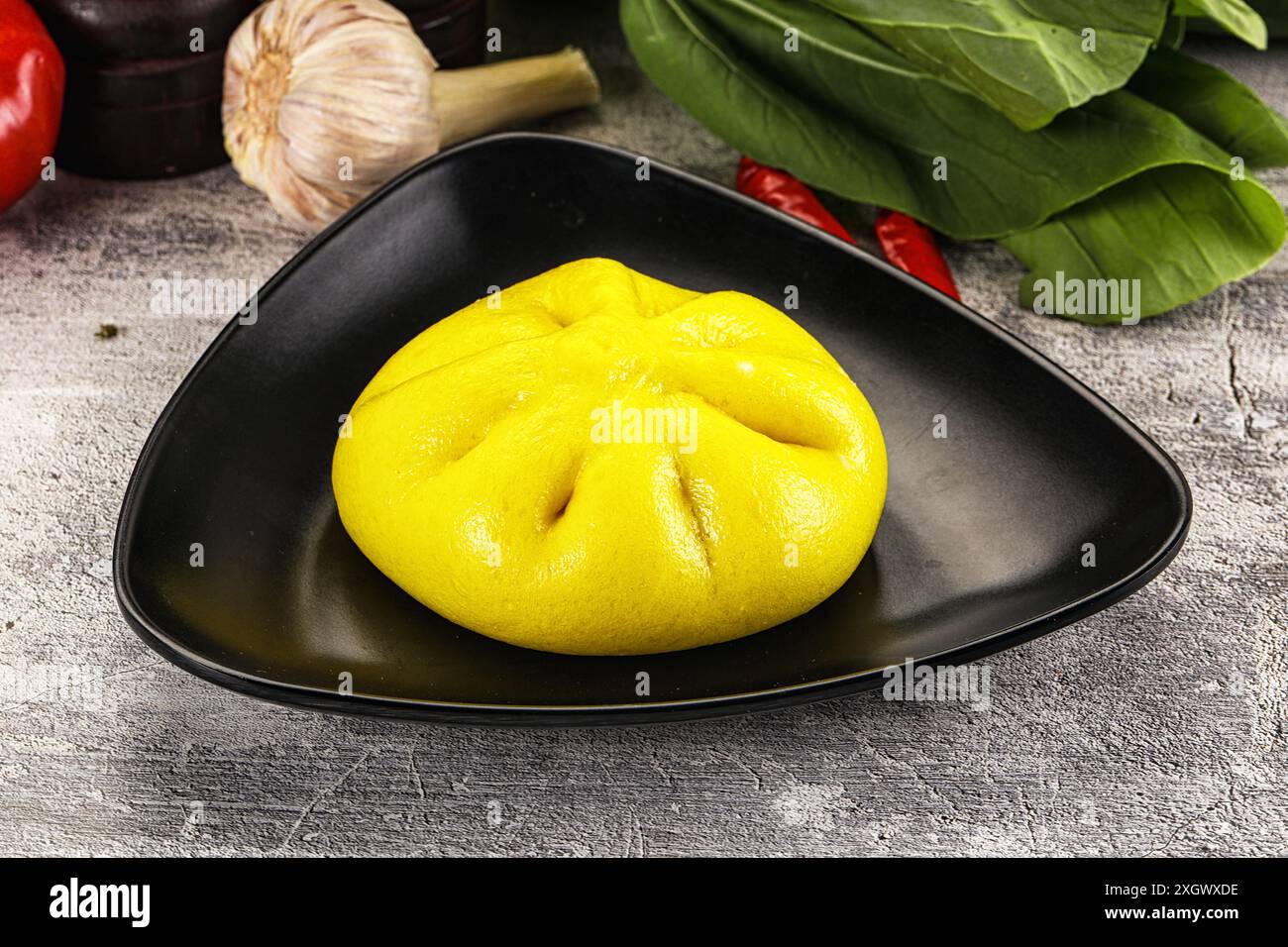 Steamed yellow chinese dumpling hi-res stock photography and images - Alamy