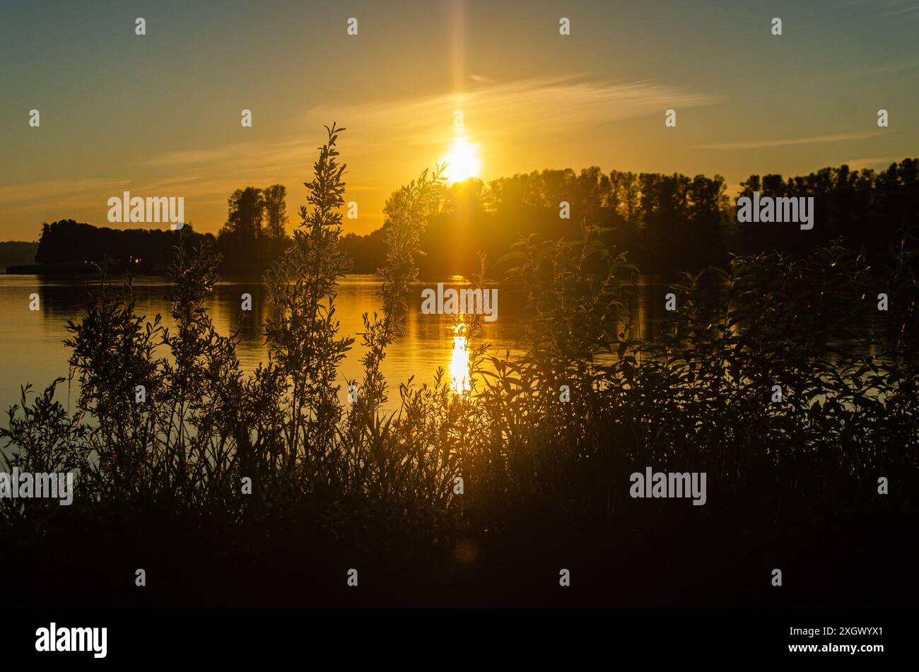 Beautiful scenery mission british columbia hi-res stock photography and ...