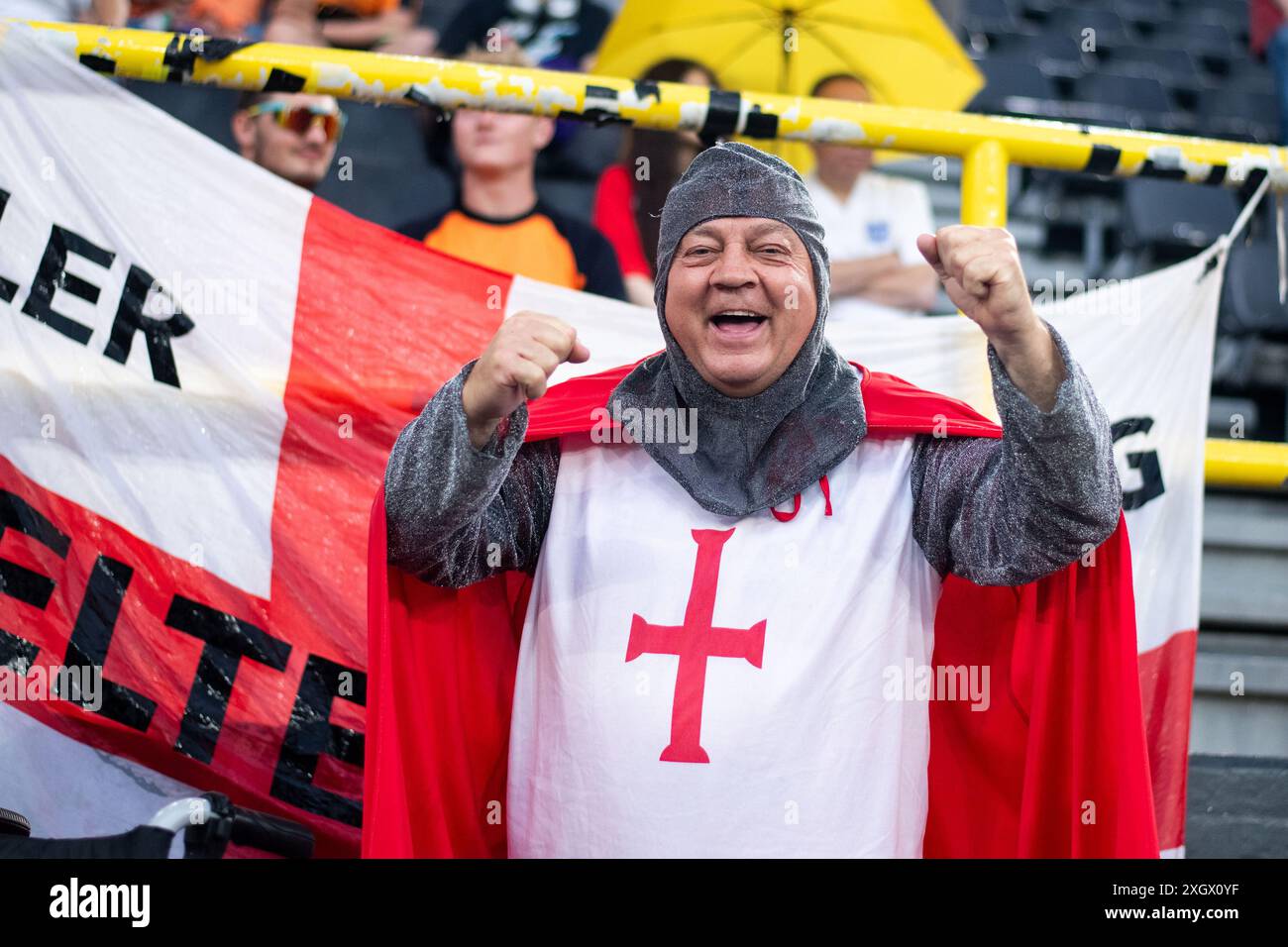 Fan von England verkleidet als Ritter, GER, Netherlands (NED) vs ...