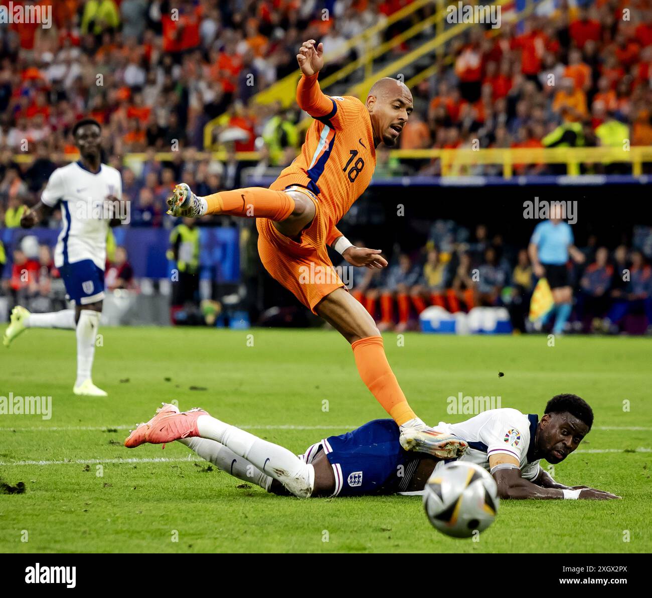 DORTMUND - Donyell Malen of Holland and Marc Guehi of England (l-r ...