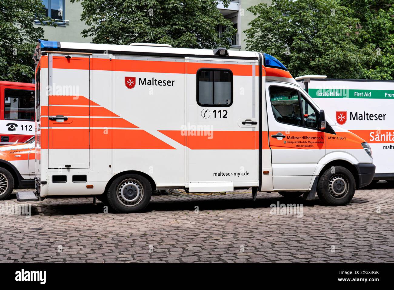 Mercedes sprinter ambulance hi-res stock photography and images - Alamy