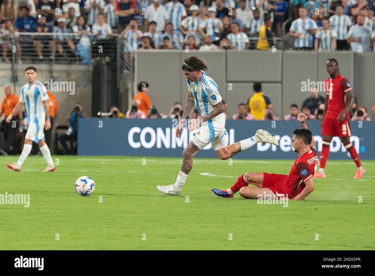 Rodrigo De Paul (7) controls ball during Conmebol Copa America 2024 ...