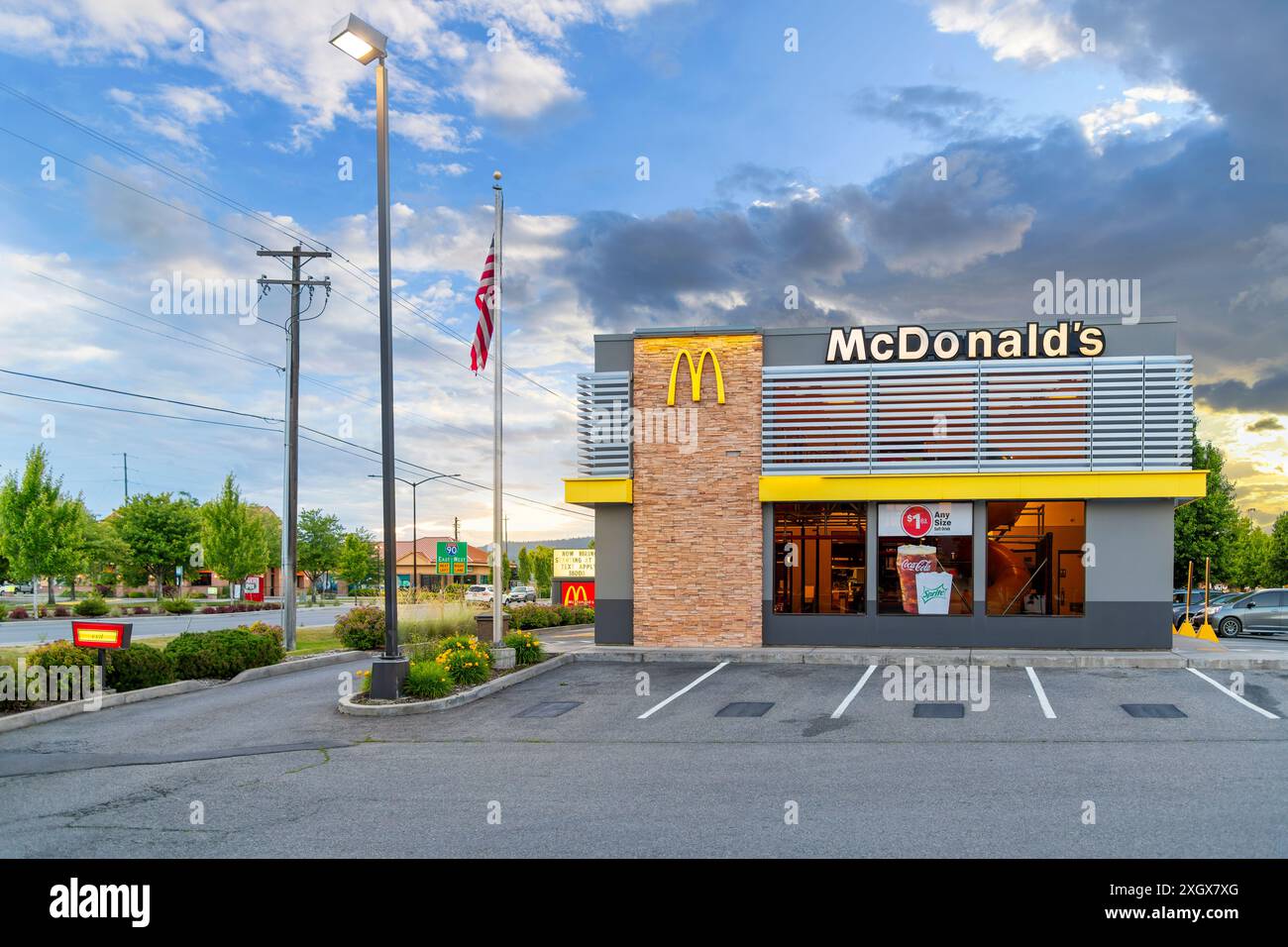 Restaurant take out parking hi-res stock photography and images - Alamy