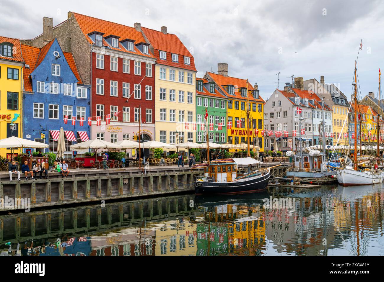 The colorful waterfront Nyhavn district along Nyhavn Canal filled with ...