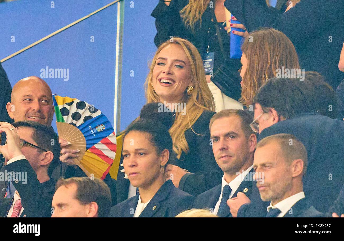 Adele singer 2024 hi-res stock photography and images - Alamy