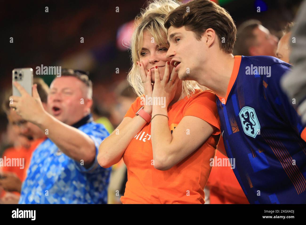 To look crestfallen hi-res stock photography and images - Alamy