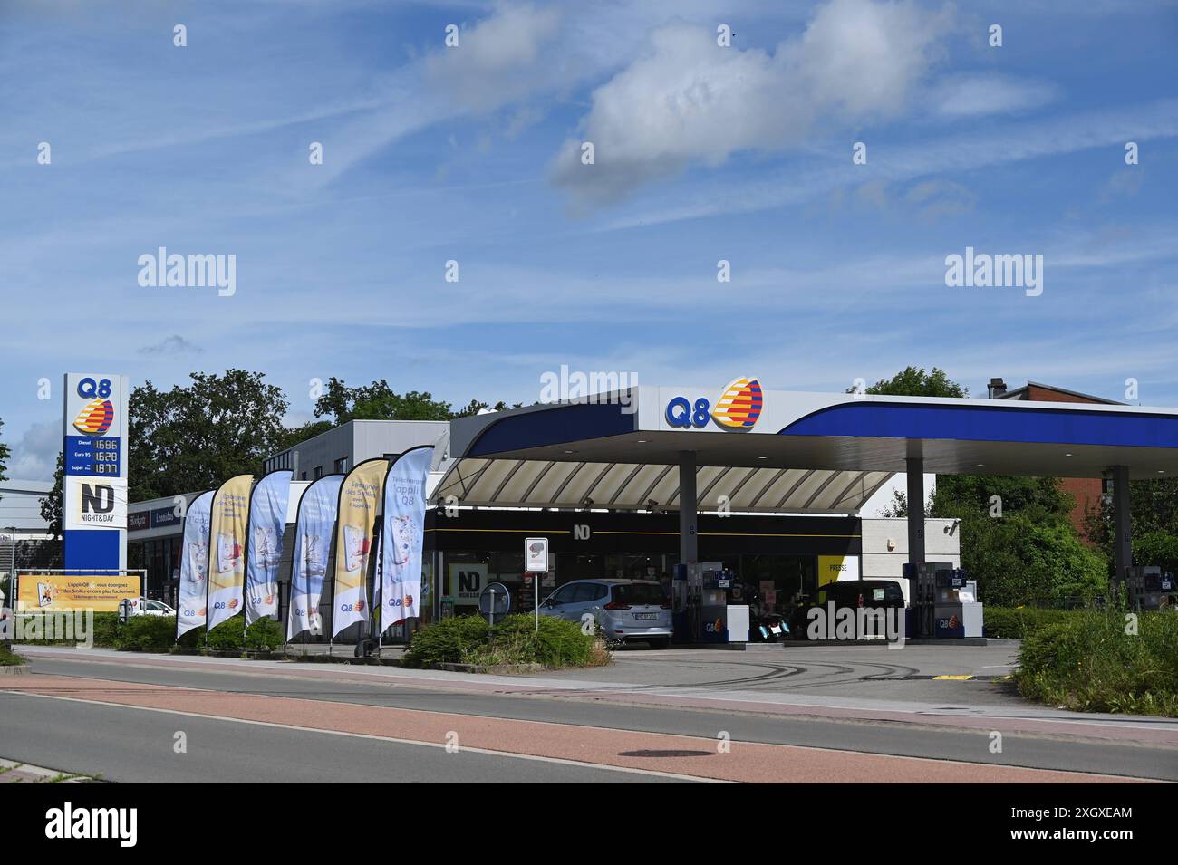 Logo Schriftzug von Q8 Oil an einer Tankstelle, Handelsmarke von Kuwait ...