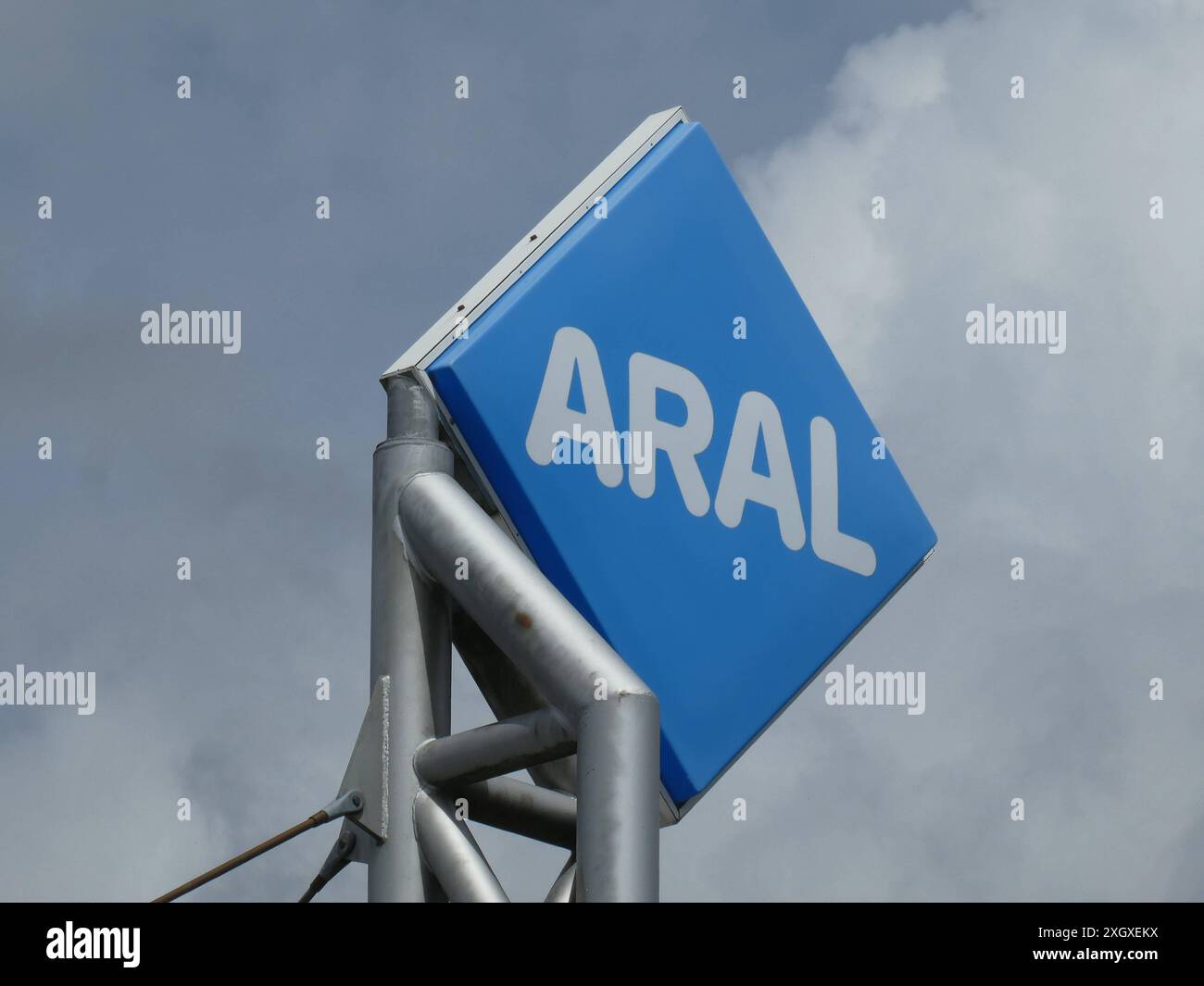 Aral gas station aral logo hi-res stock photography and images - Alamy