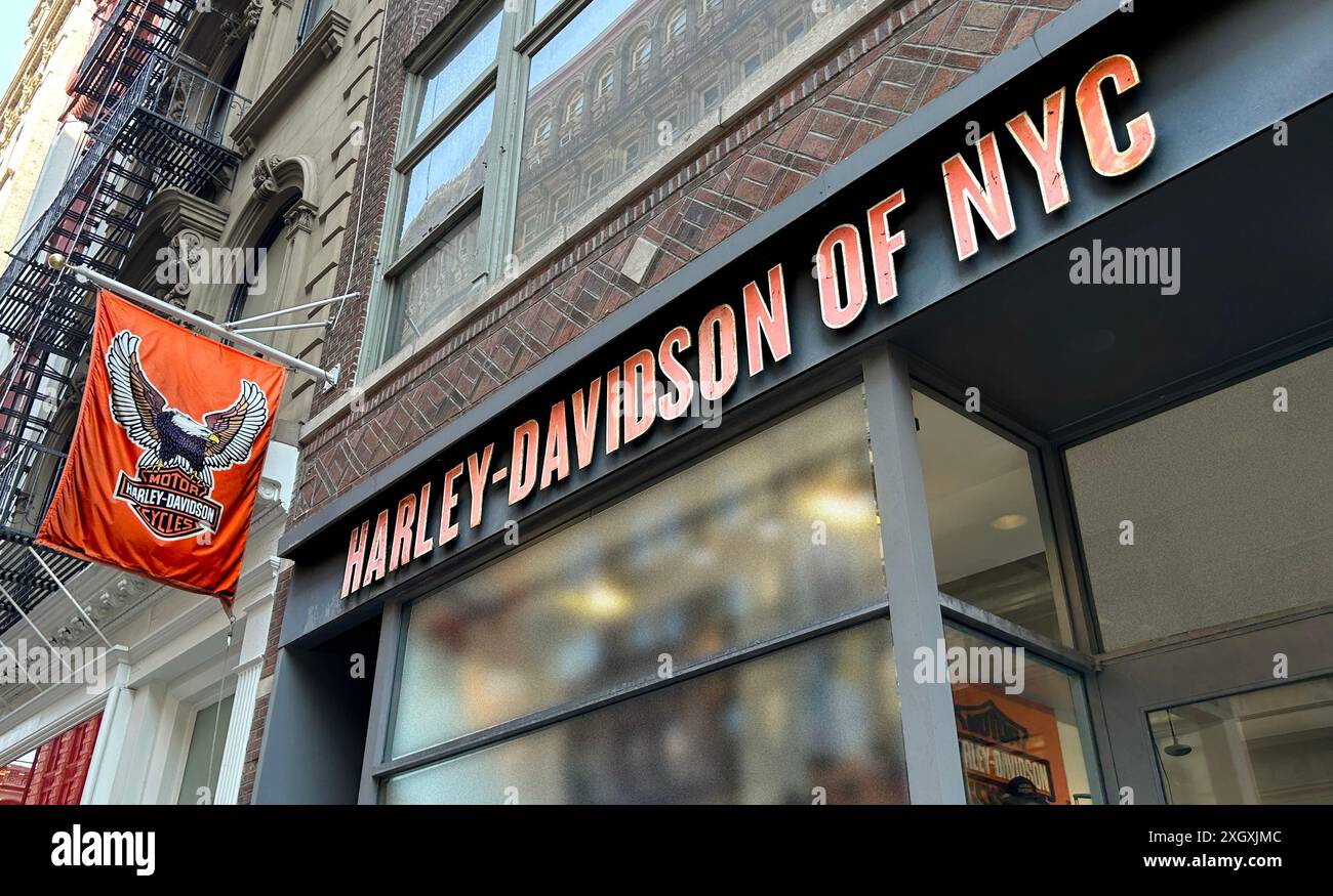 Harley-Davidson store, building exterior, New York City, New York, USA ...