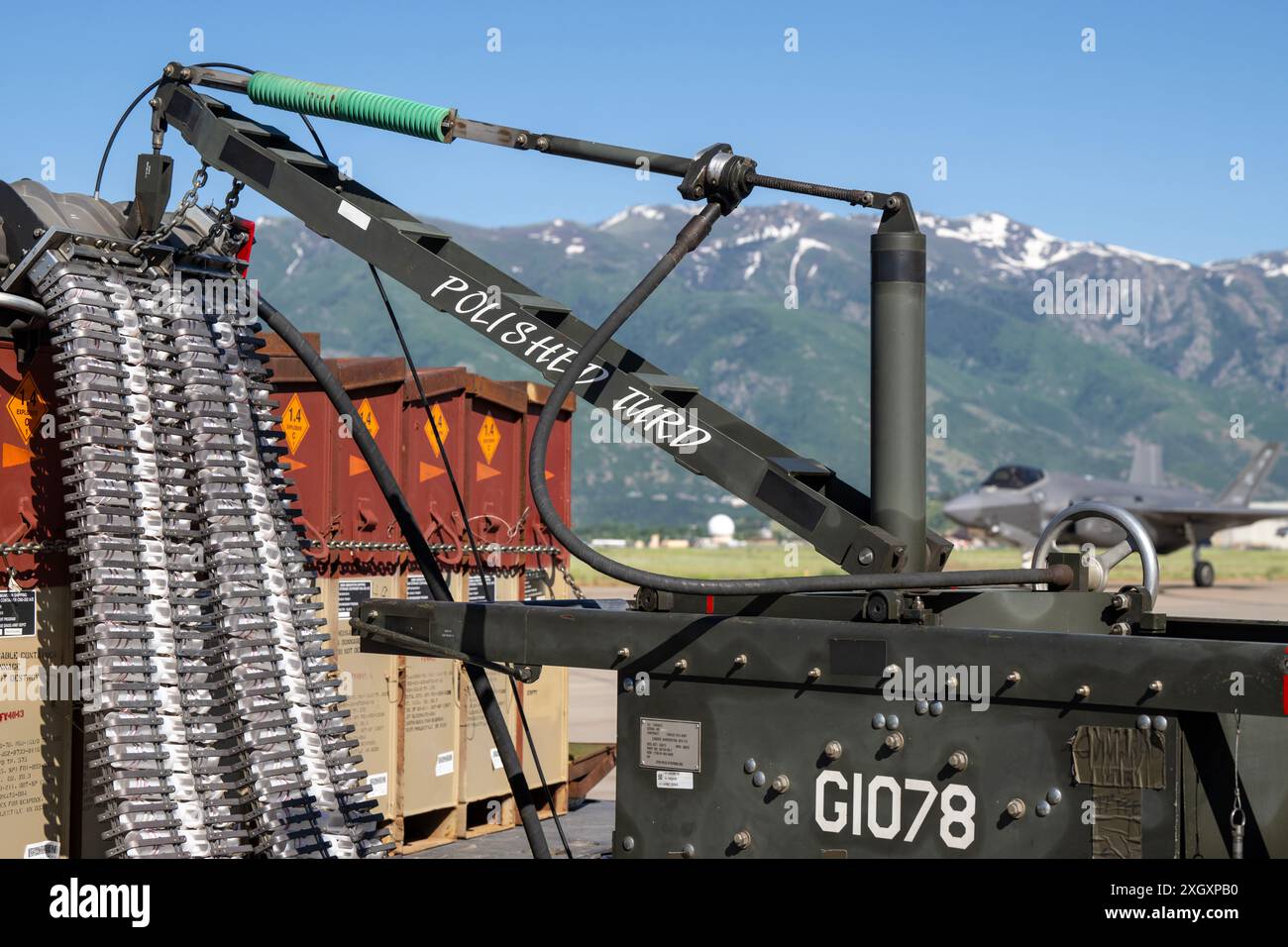 Aircraft armament systems technicians from the Idaho Air National Guard ...