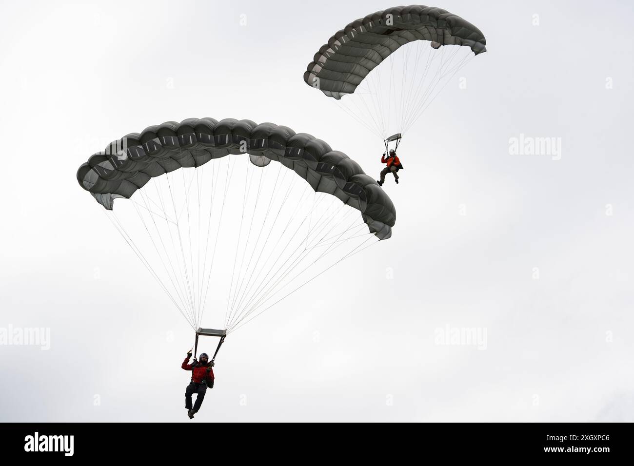 Two Alaska Air National Guard pararescuemen from the 212th Rescue ...