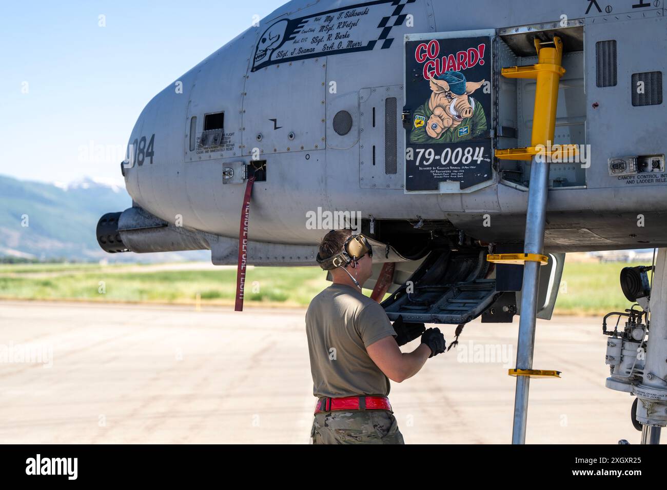Aircraft armament systems technicians from the Idaho Air National Guard ...