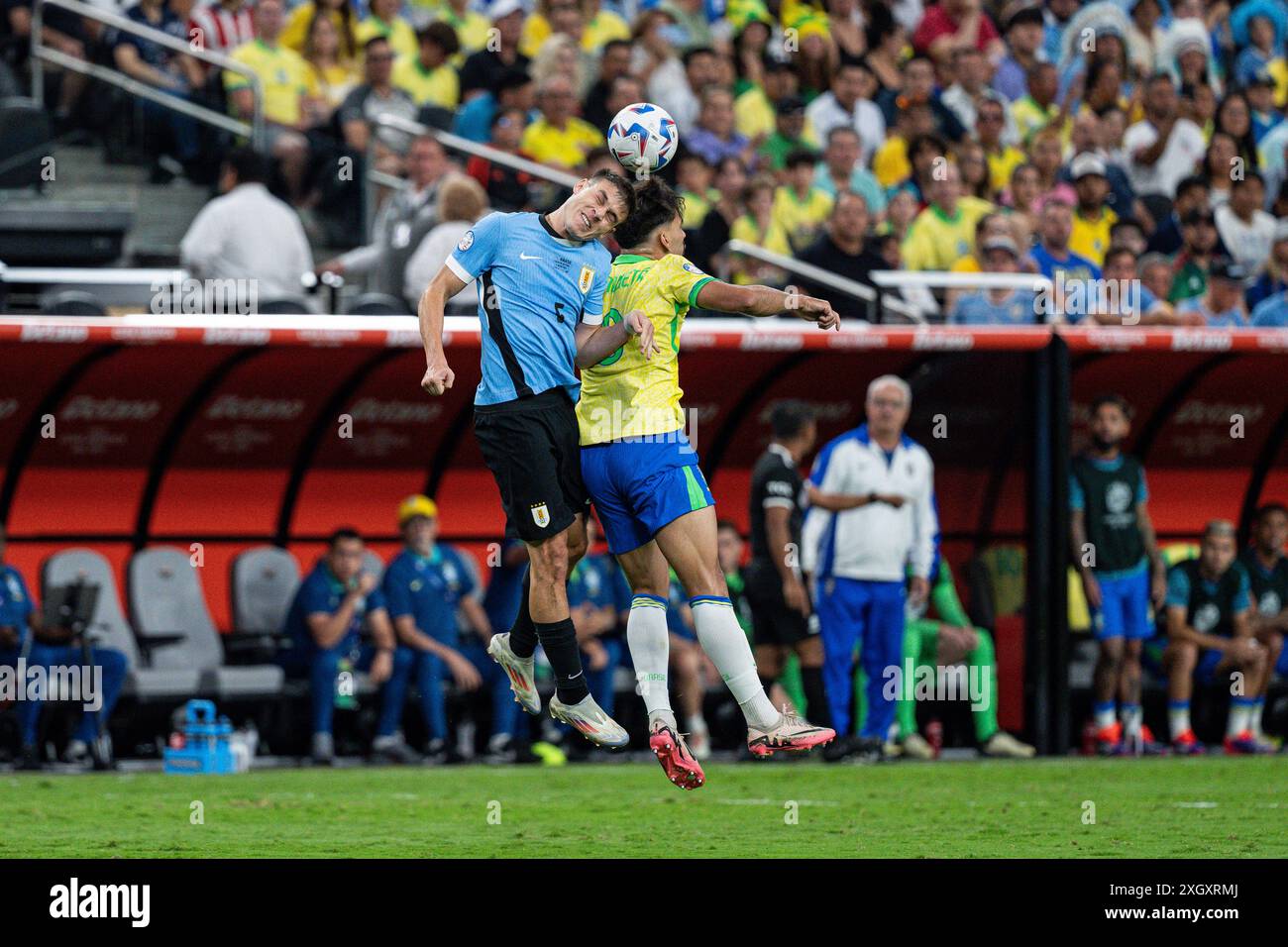 Uruguay midfielder Manuel Ugarte (5) and Brazil midfielder Lucas ...