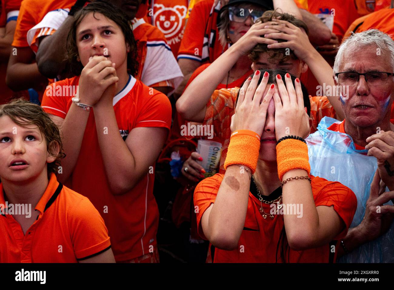 DORTMUND - Dutch supporters watch the semi-final at the European ...