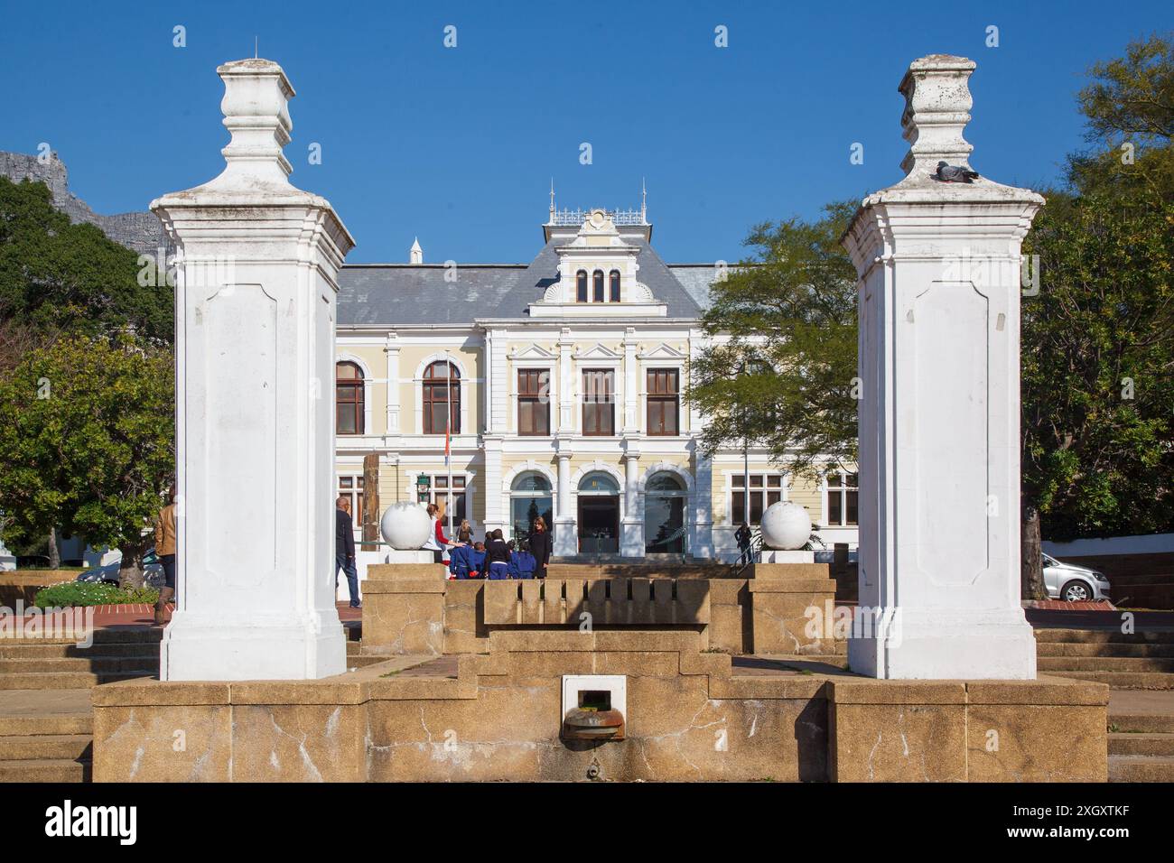 The facade of Iziko South African Museum in the Company Gardens ...