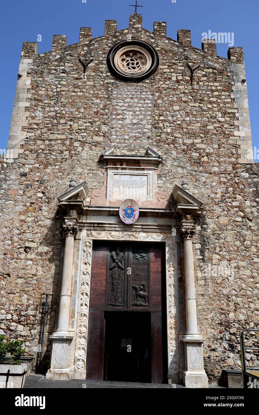 The facade of the Duomo in Taormina Sicily Italy Stock Photo - Alamy