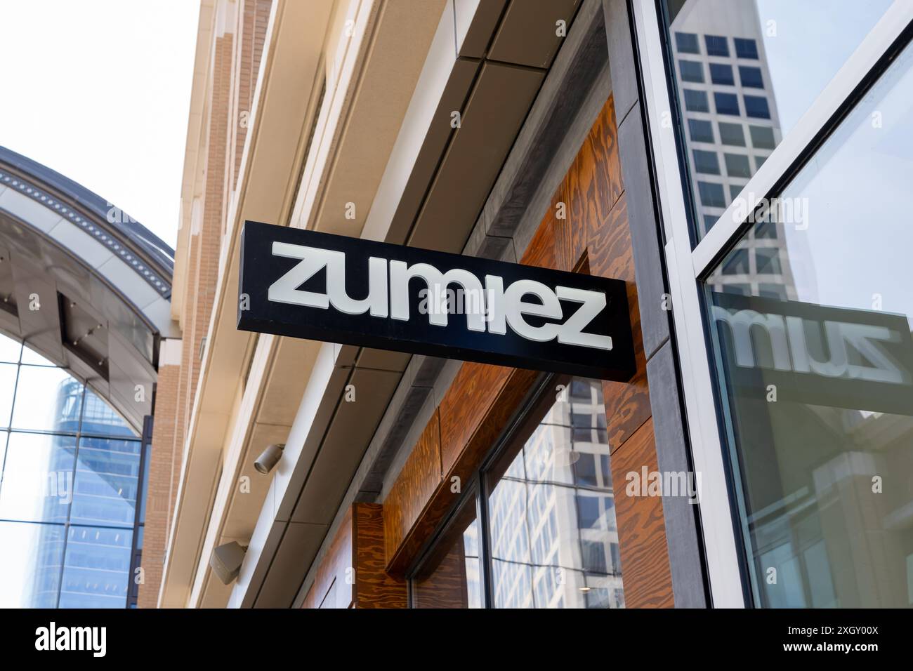 Zumiez logo hi-res stock photography and images - Alamy