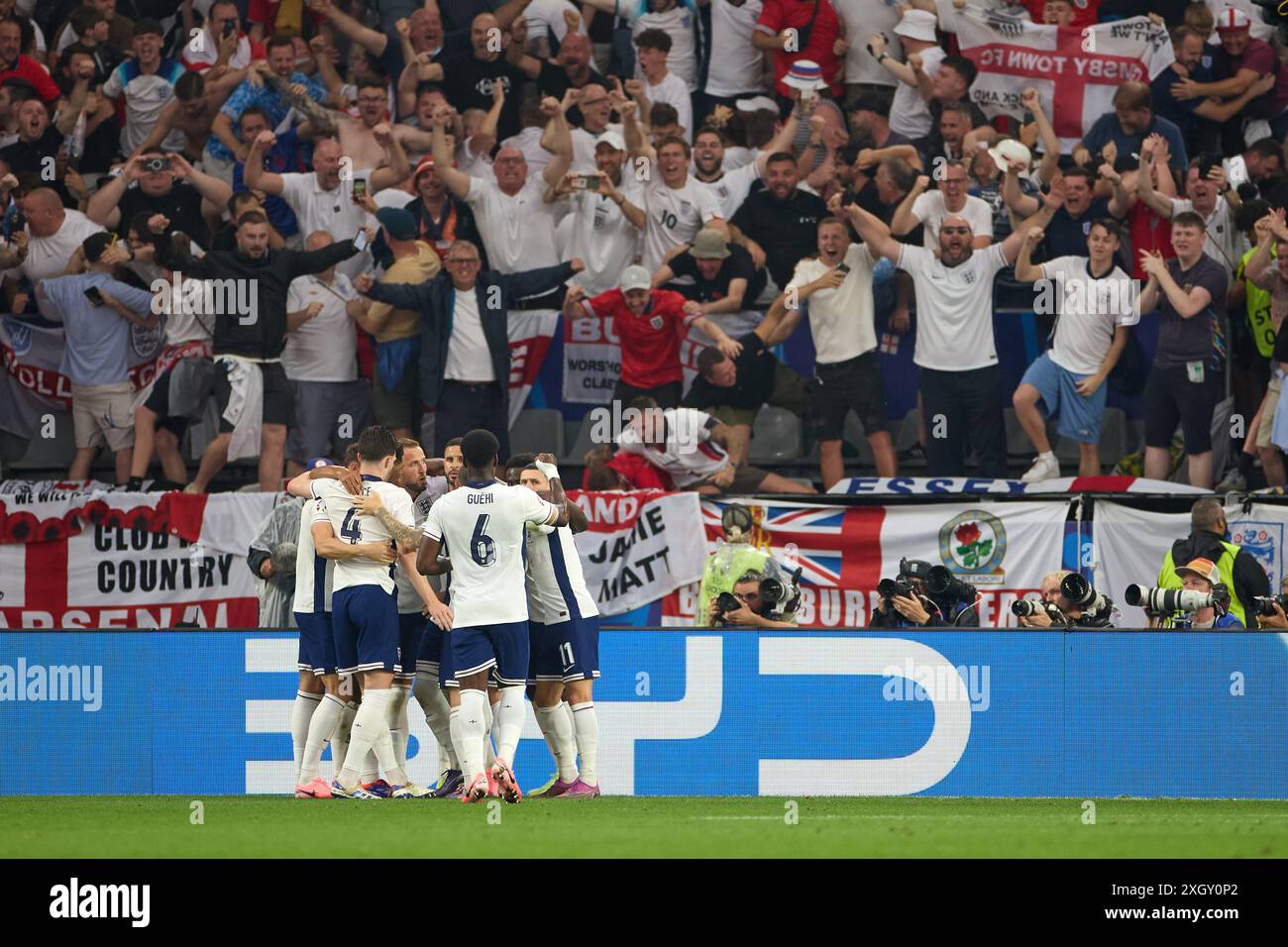 Dortmund. 10th July, 2024. Players of England celebrate scoring during ...