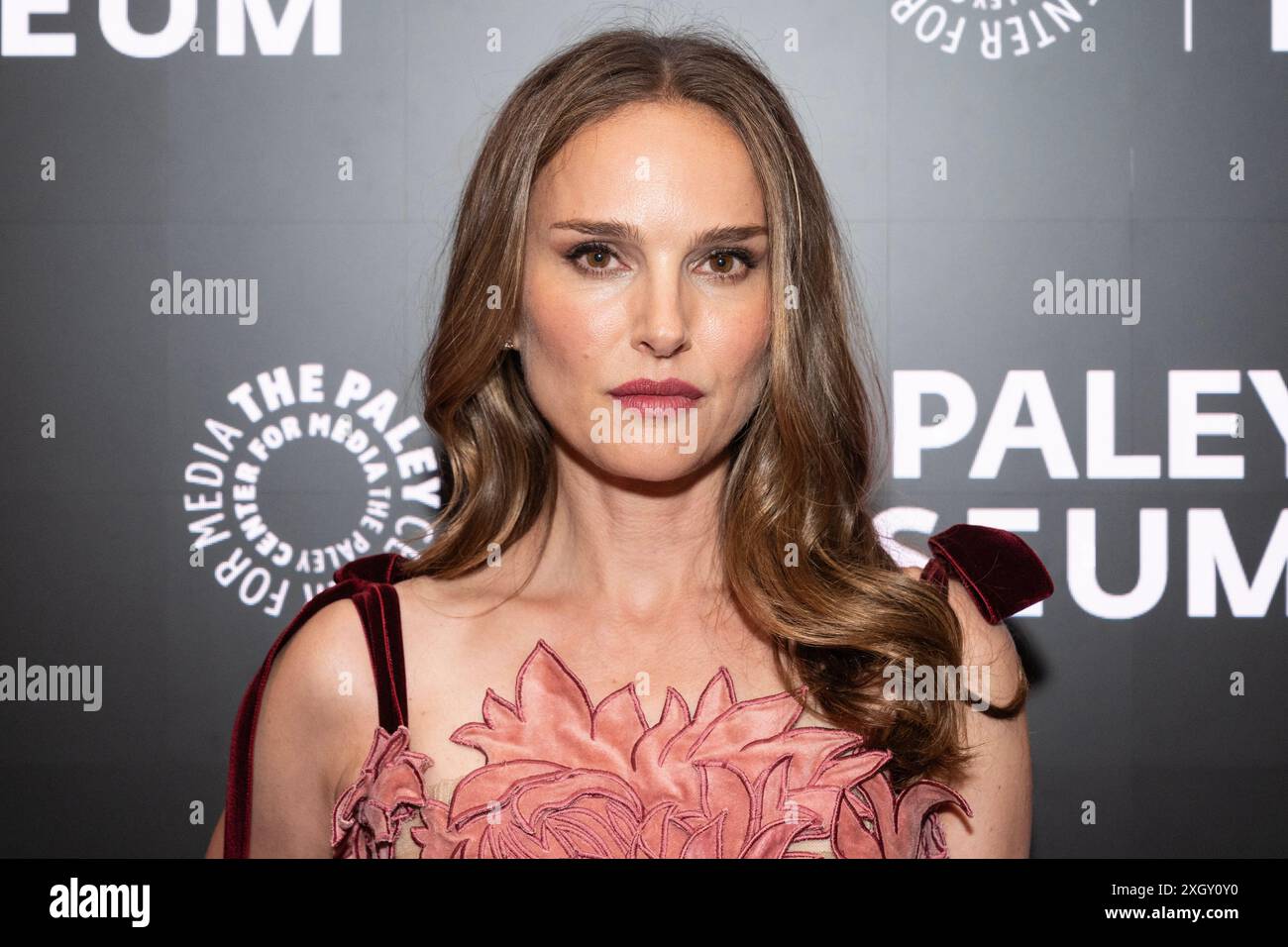 Natalie Portman wearing dress by Oscar de la Renta attends special ...